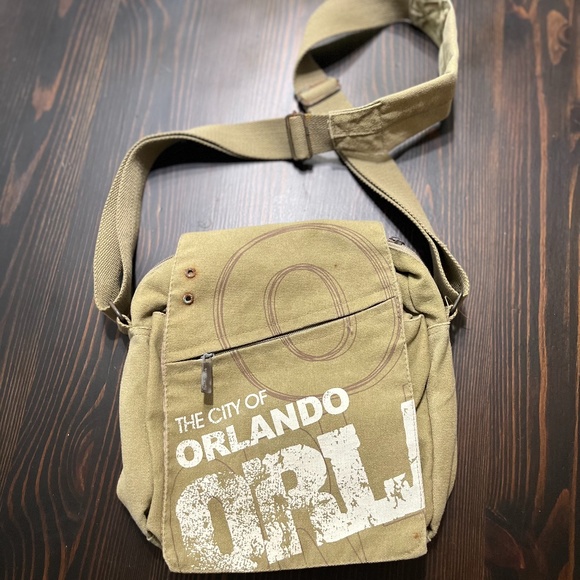 Robin Ruth | Bags | Robin Ruth The City Of Orlando Crossbody Messenger ...